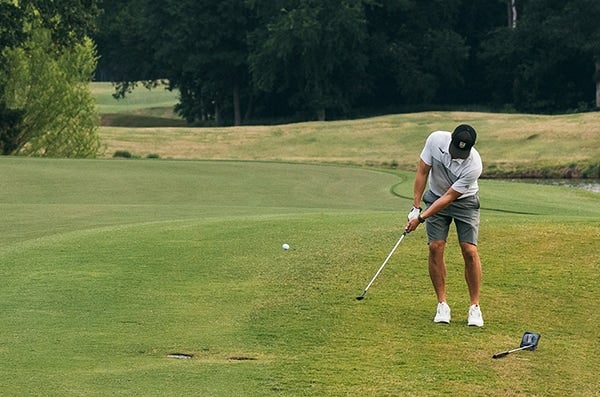 Putter vs Wedge: When Should You Use Them | Golf Avenue